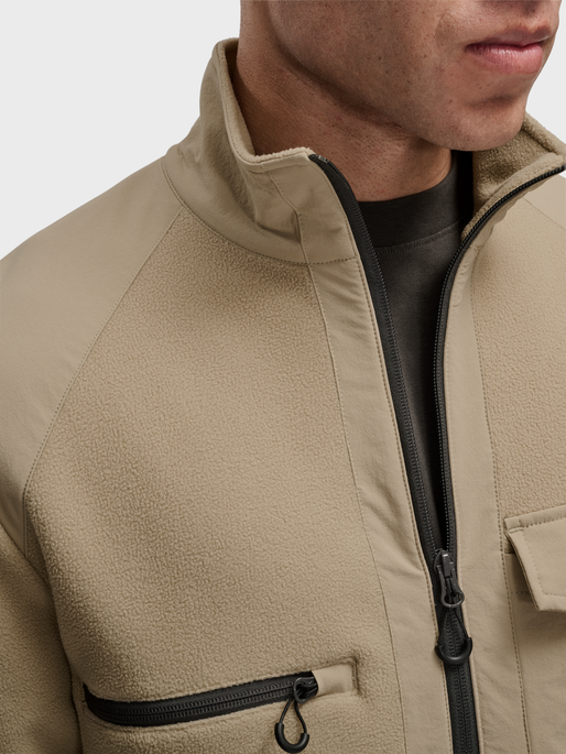 HALO HALO PANELED FLEECE JACKET - CHINCHILLA | newlinehalo.dk